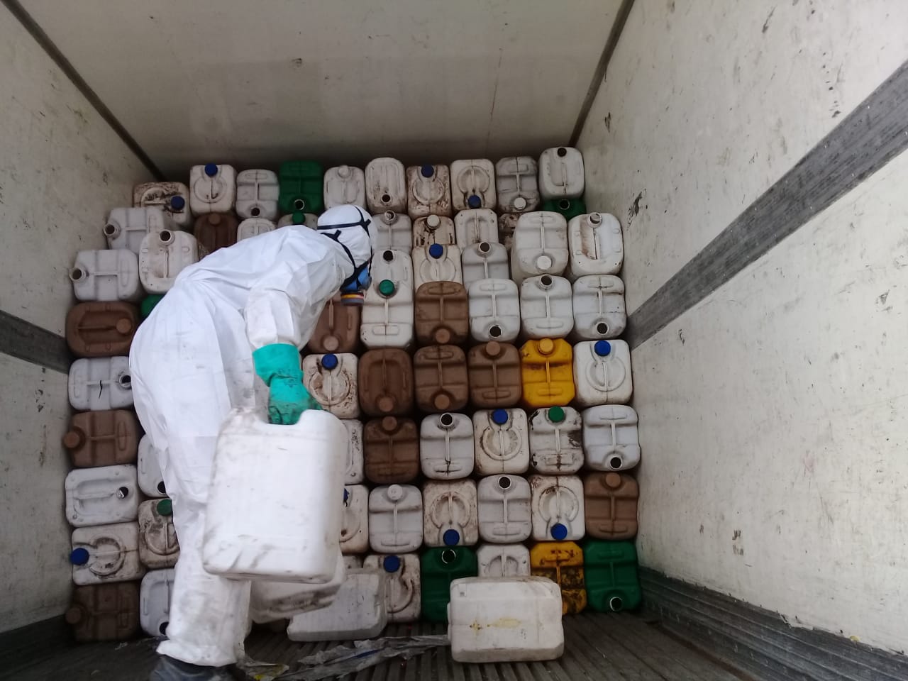 MÁS DE 3.500 BIDONES VACÍOS DE AGROQUÍMICOS FUERON RETIRADOS DEL CENTRO ...