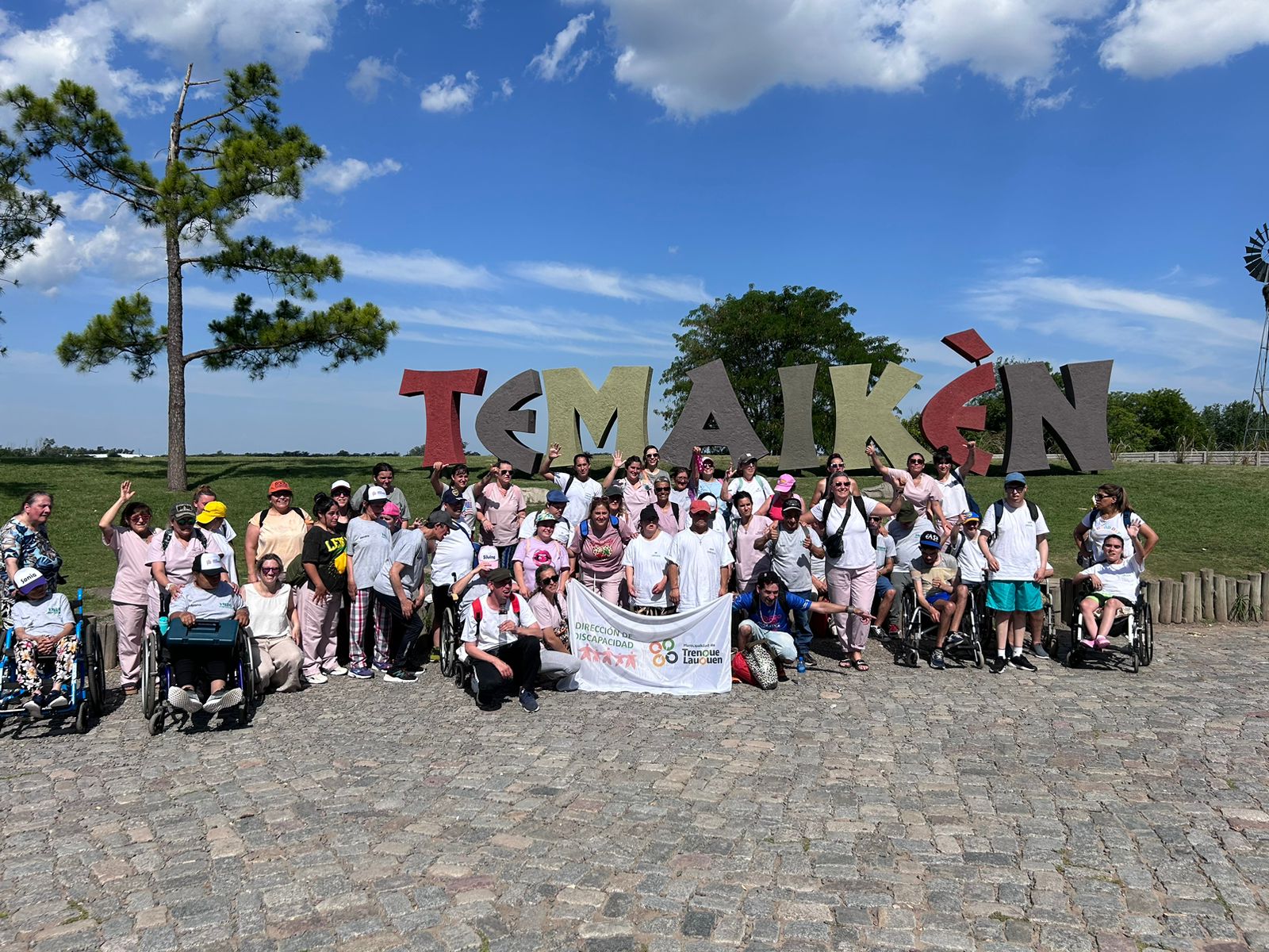 INTEGRANTES DEL HOGAR CUMEN CHE Y DEL CENTRO DE DÍA VIAJARON A TEMAIKÉN ...