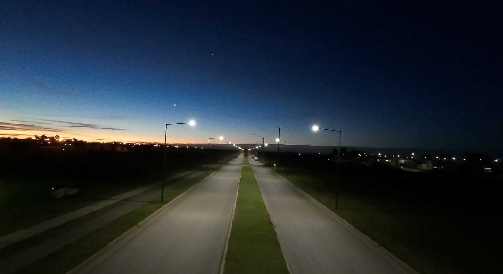 SE COMPLETÓ LA OBRA DE ILUMINACIÓN LED DEL PARQUE LINEAL SOBRE AVENIDA ...