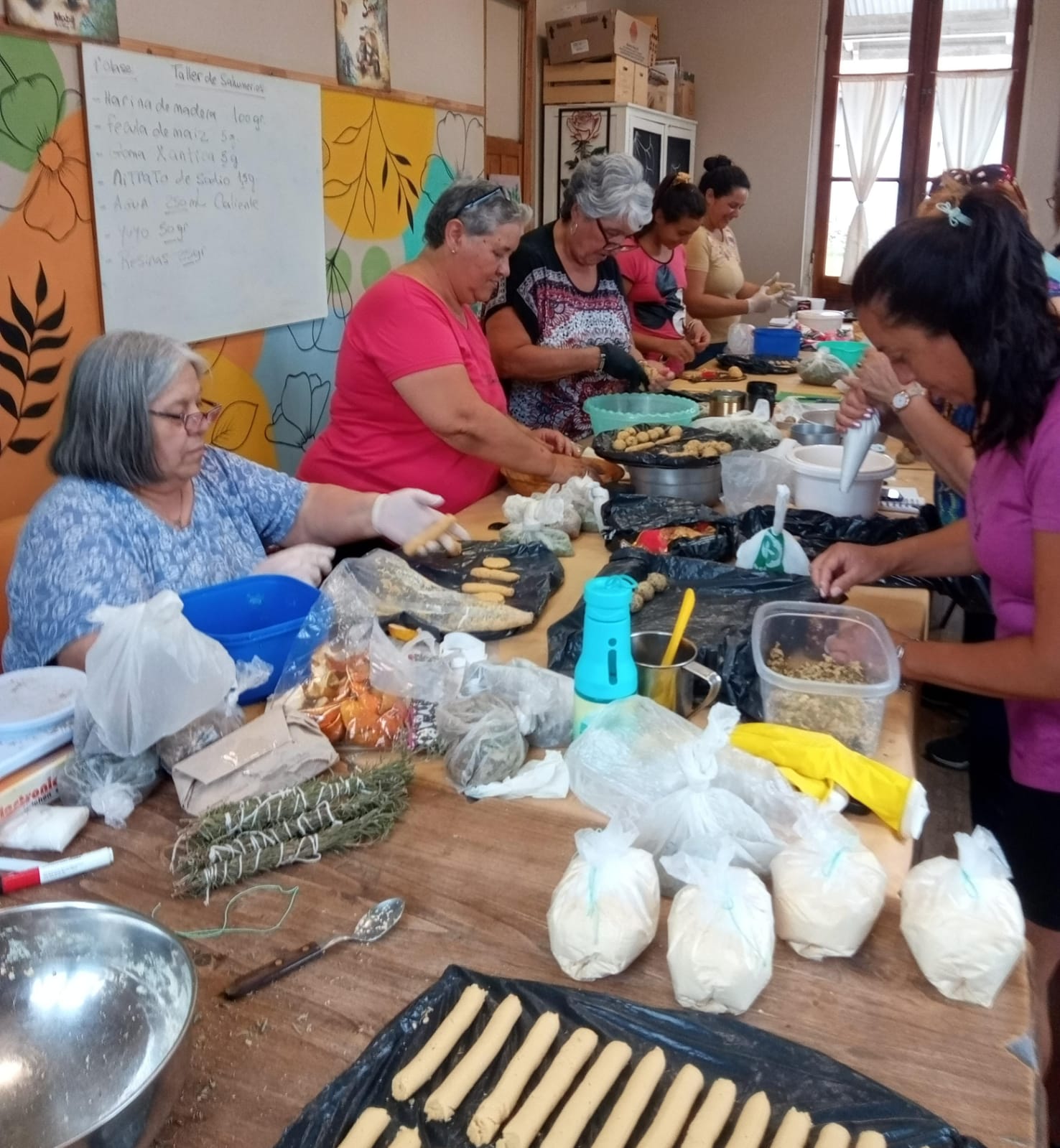 BERUTI TUVO HOY SU TALLER INTENSIVO DE VELAS Y SAHUMERIOS EN LA SEDE DE LA ESCUELA MUNICIPAL ...