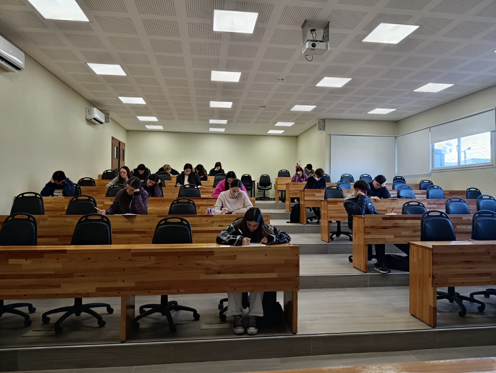 UBA XXI: 24 ALUMNOS/AS RINDIERON EL SEGUNDO PARCIAL DE LA MATERIA INTRODUCCIÓN AL CONOCIMIENTO ...